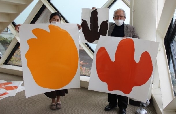 【岡山理科大学】7000万年前に思いを馳せて！壁面ガラスに3種類の恐竜の歩行足跡を展示！ | NEWSCAST